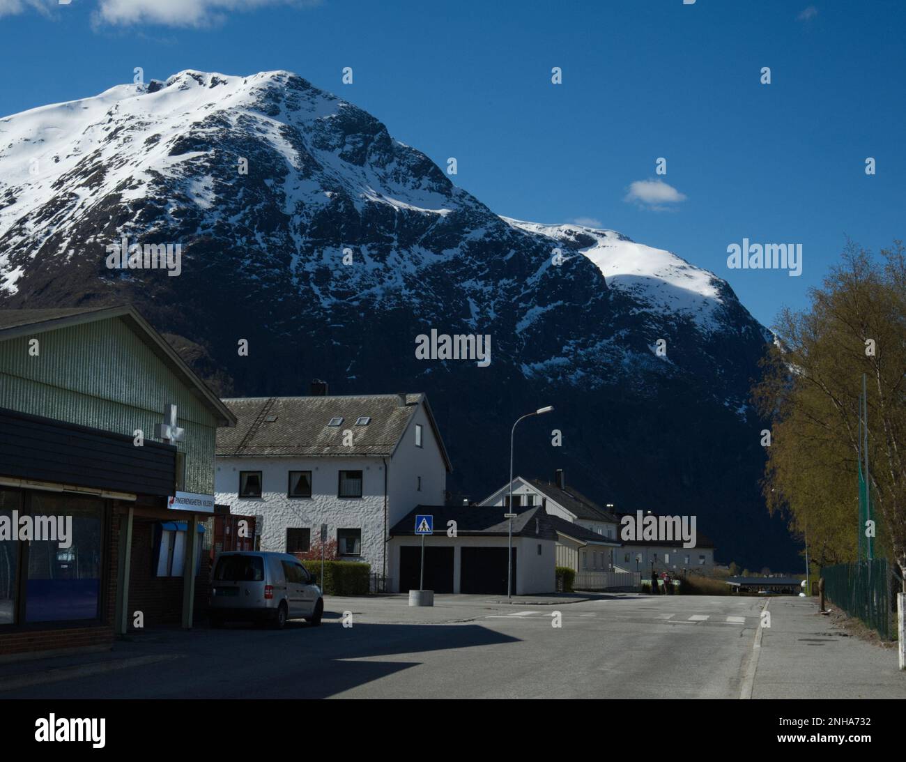 Car snow norway town hi-res stock photography and images - Alamy