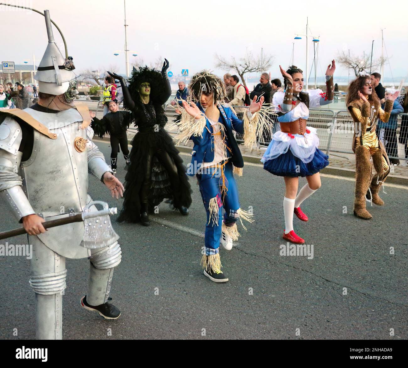Wizard of oz costumes hi-res stock photography and images - Alamy