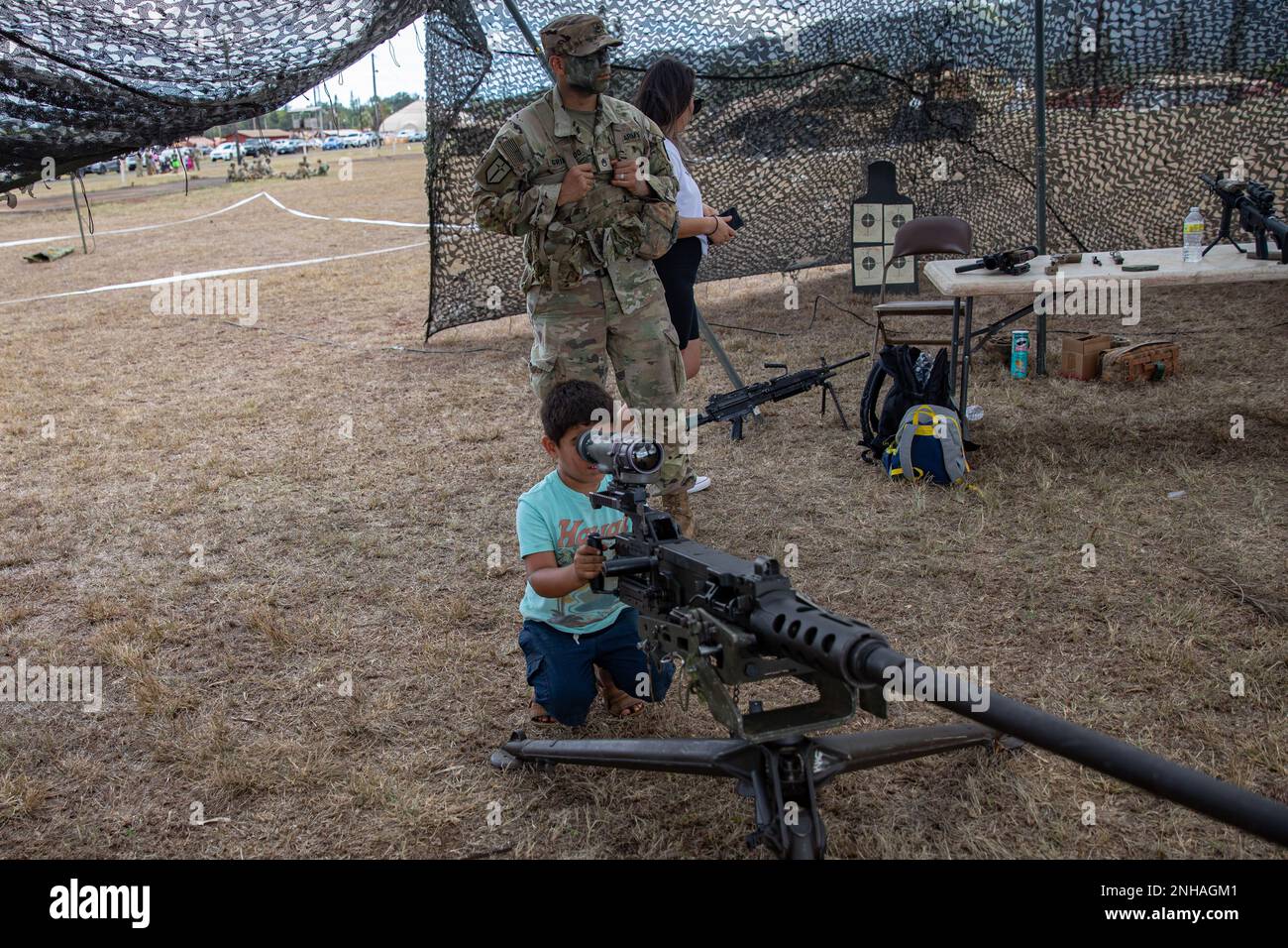 U.S. Army Soldiers from the 325th Brigade Support Battalion, 3rd ...