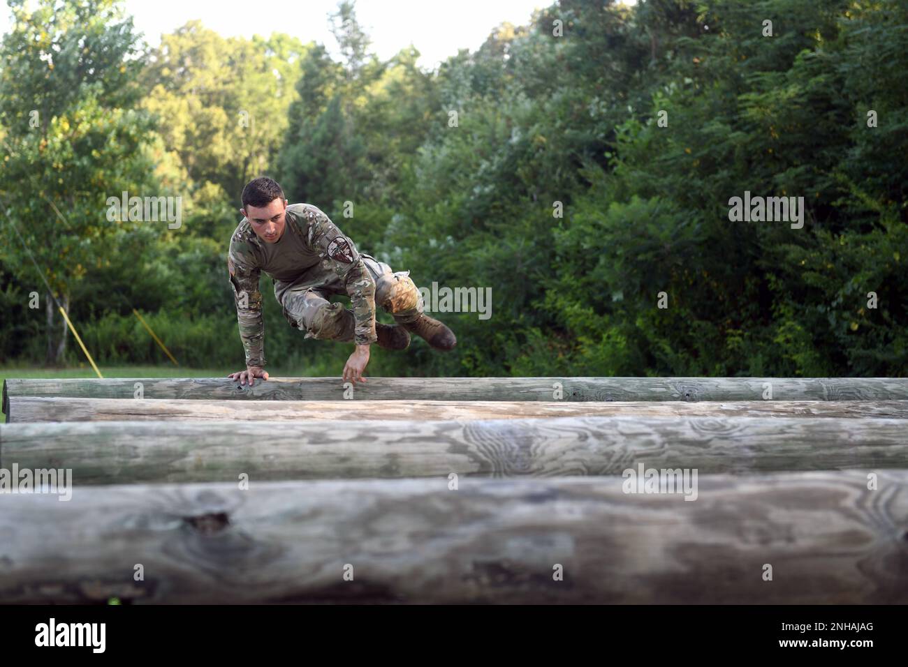 Construction company volunteer hi-res stock photography and images - Alamy