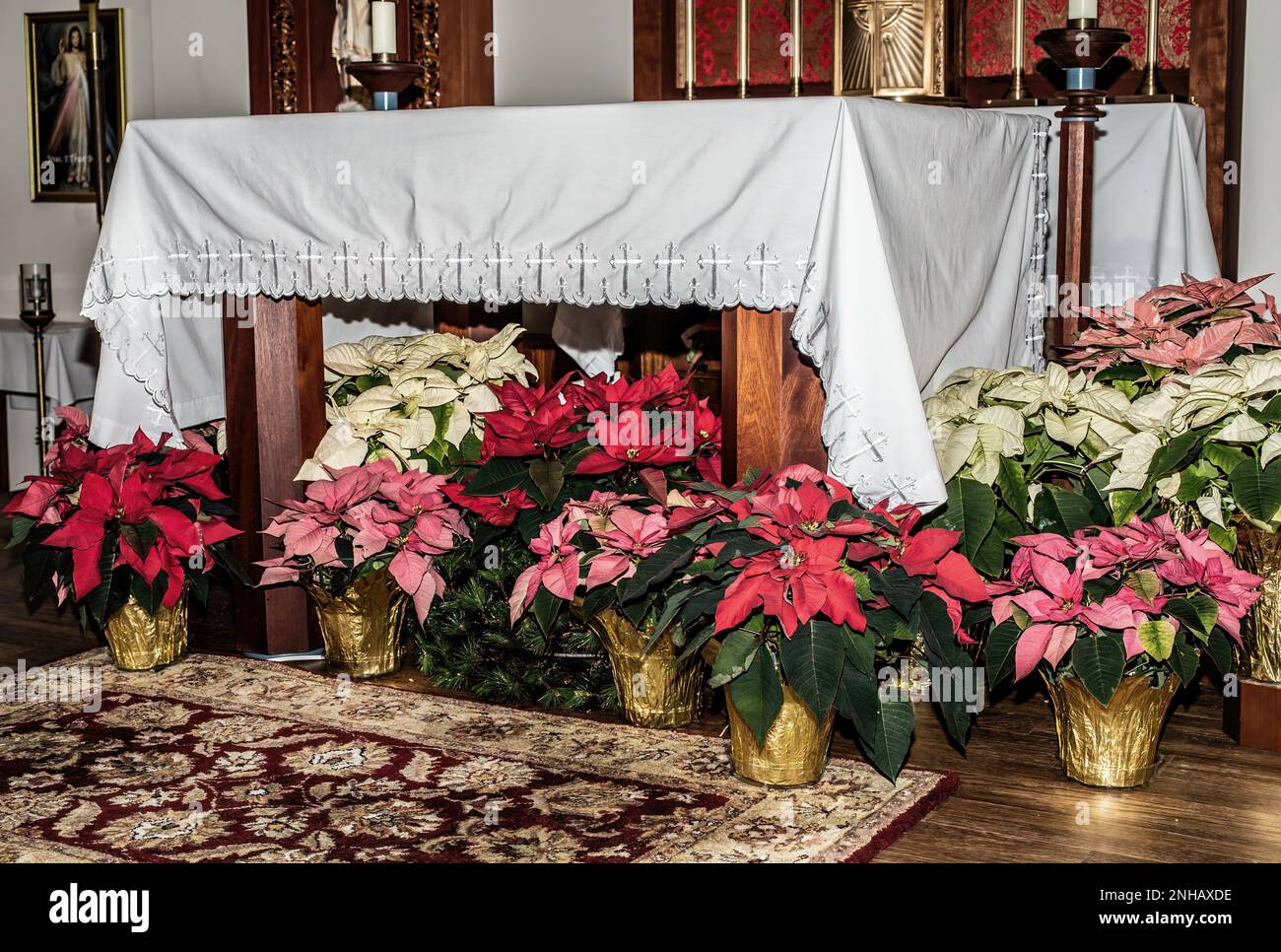 Catholic church altar flowers decorations hi-res stock photography and ...