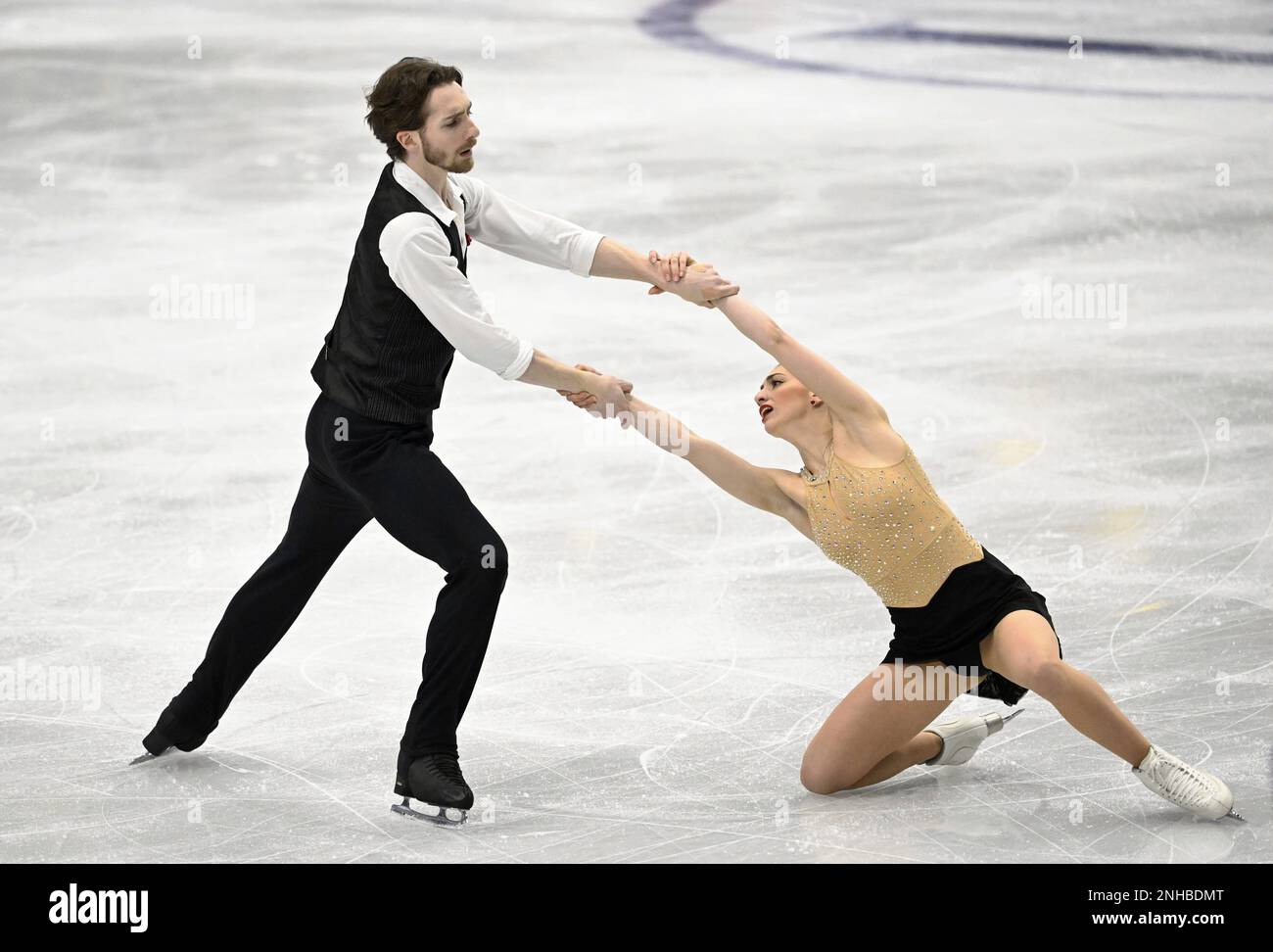 Sara Conti and and Niccolo Macii of Italy perform during the pairs ...