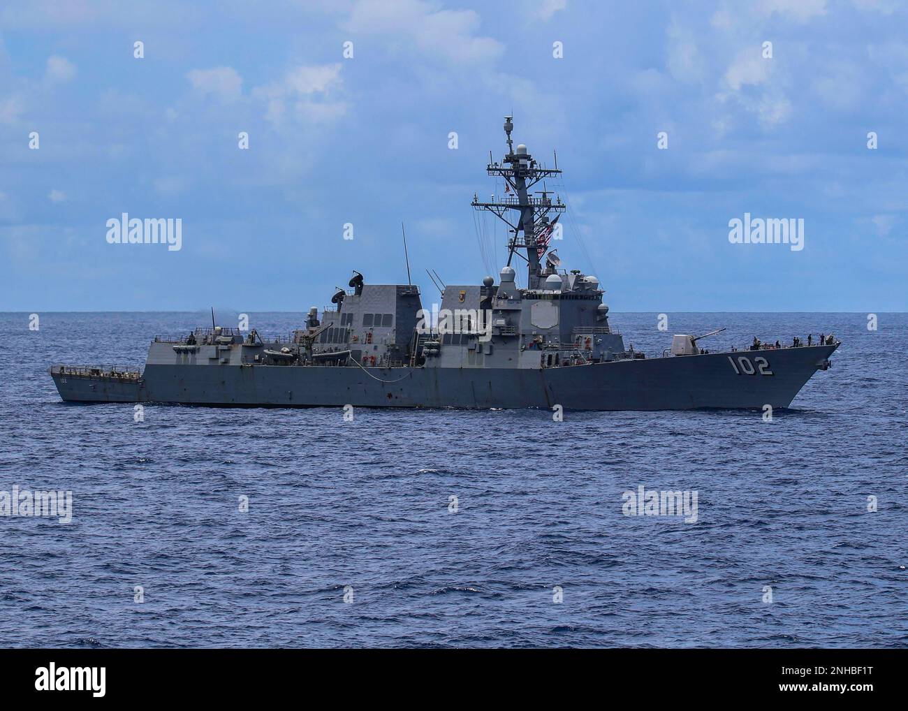 PACIFIC OCEAN (July 28, 2022) Arleigh Burke-class guided-missile ...