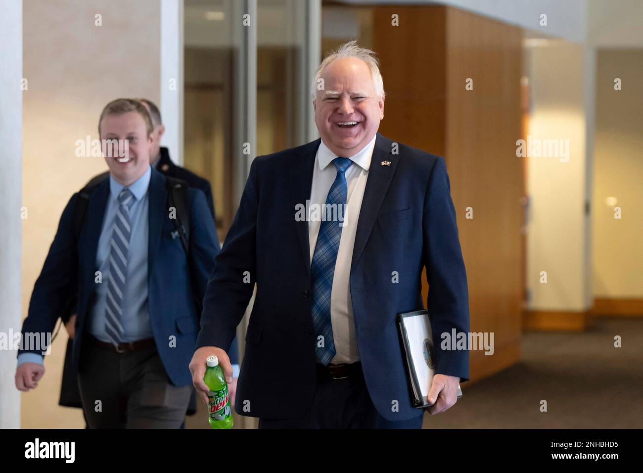 Gov tim walz hi-res stock photography and images - Alamy