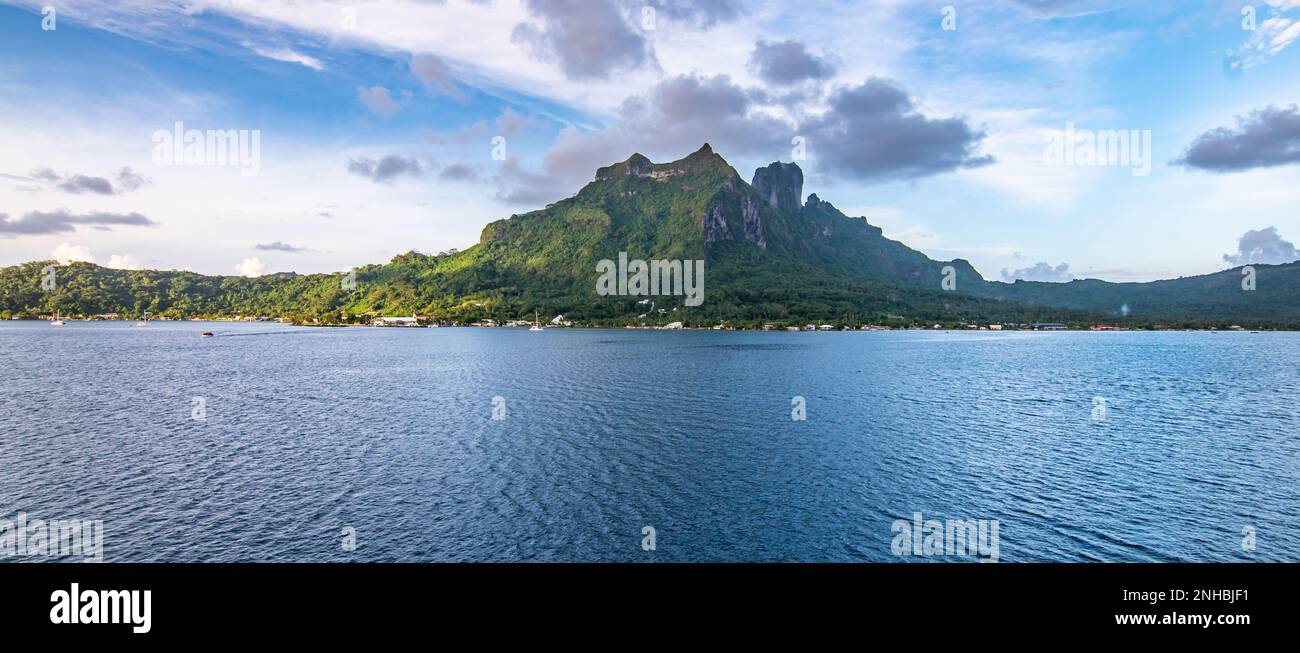 Panoramic view of mount Otemanu on the Island of Bora Bora, French ...