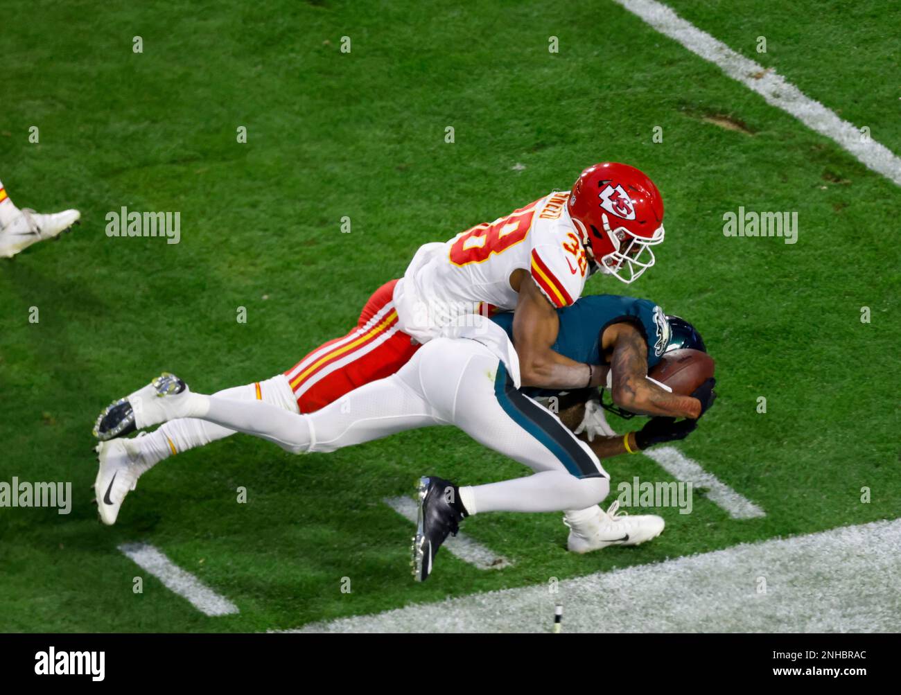 Philadelphia Eagles wide receiver DeVonta Smith (6) attempts to make a ...