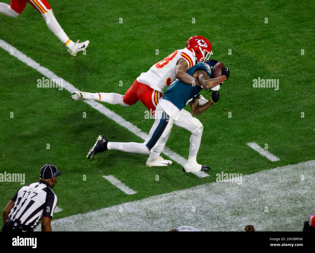Philadelphia Eagles wide receiver DeVonta Smith (6) attempts to make a ...