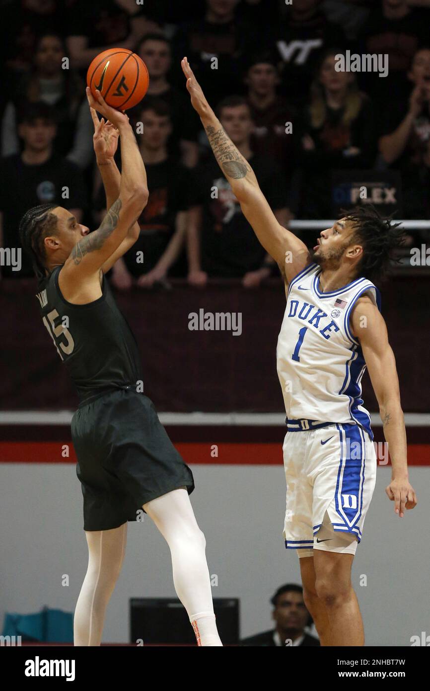 Virginia Tech's Lynn Kidd (15) shoots over Duke's Dereck Lively II (1 ...