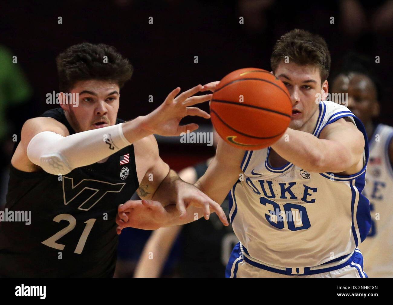 Virginia Tech's Grant Basile (21) left, and Duke's Kyle Filipowski (30 ...
