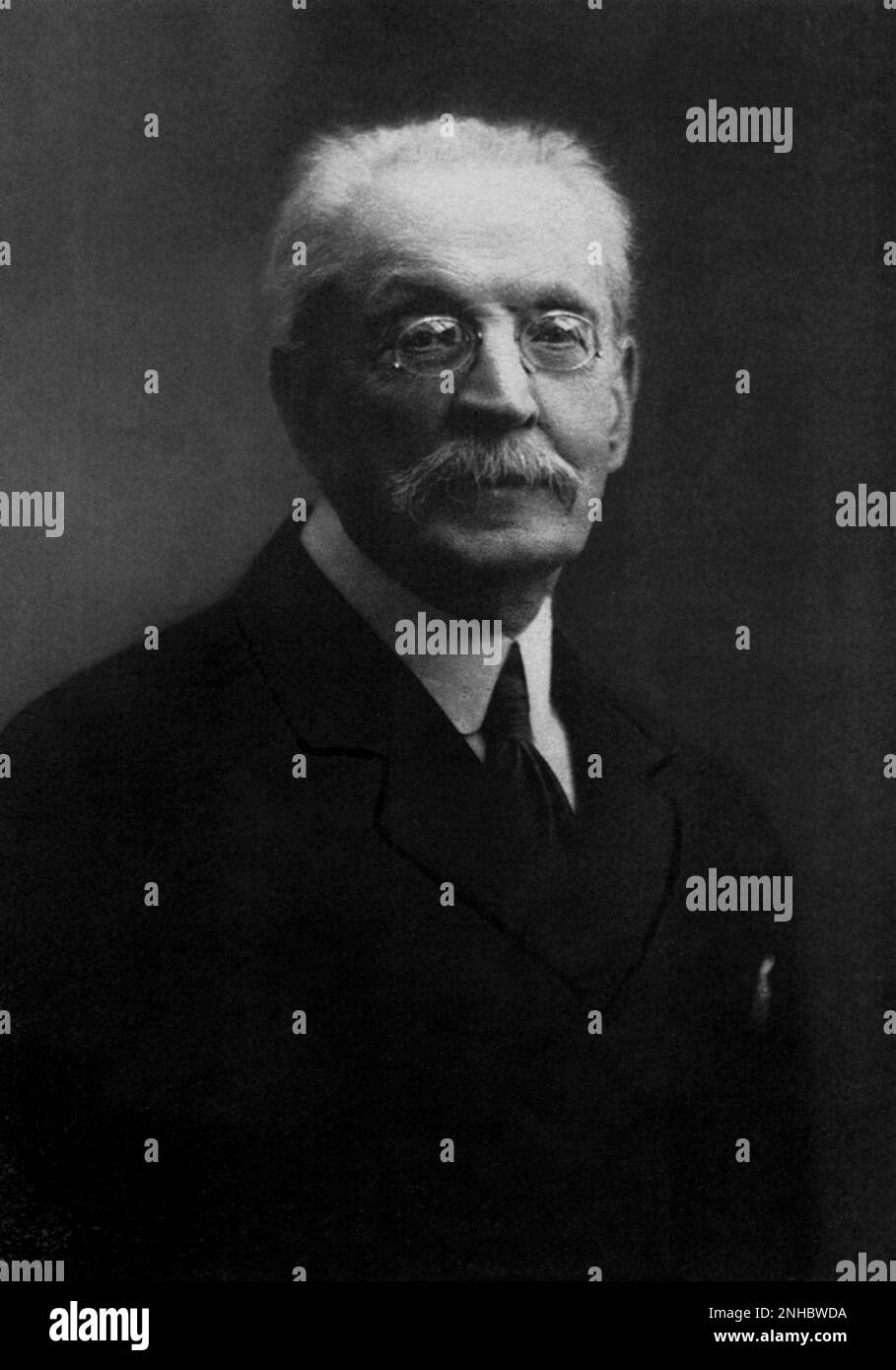 The celebrated italian doctor ANTONIO CARDARELLI ( 1831 - 1927 ...