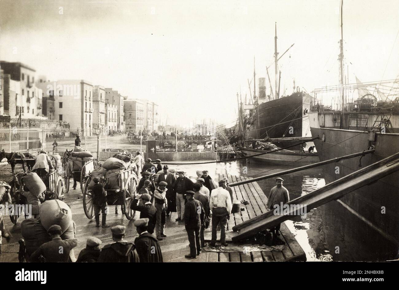 1910 ca. , TRAPANI , Sicily , ITALY : the harbour - port - il porto ...