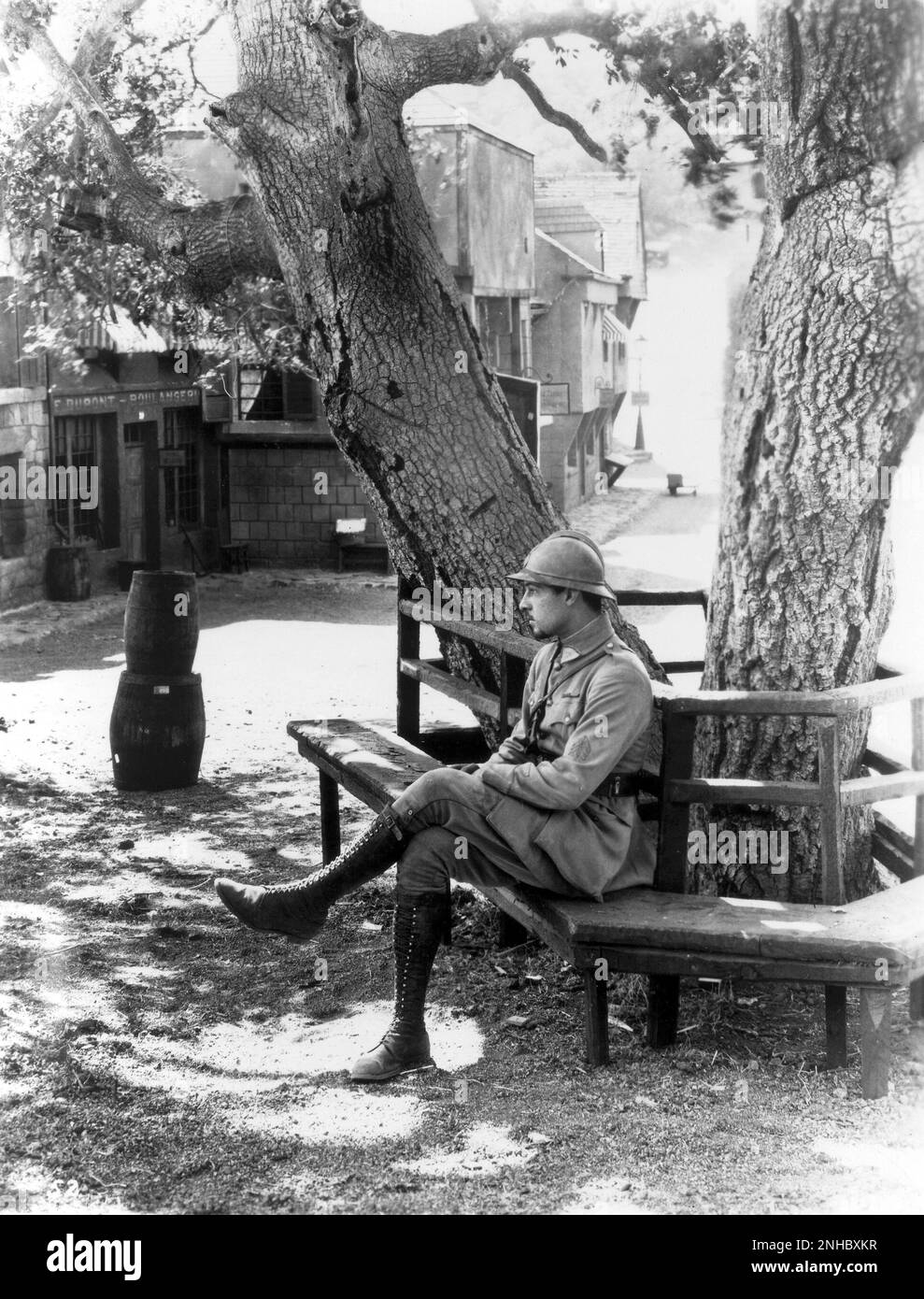 1921 , USA : The silent screen movie actor RUDOLPH VALENTINO ( born ...