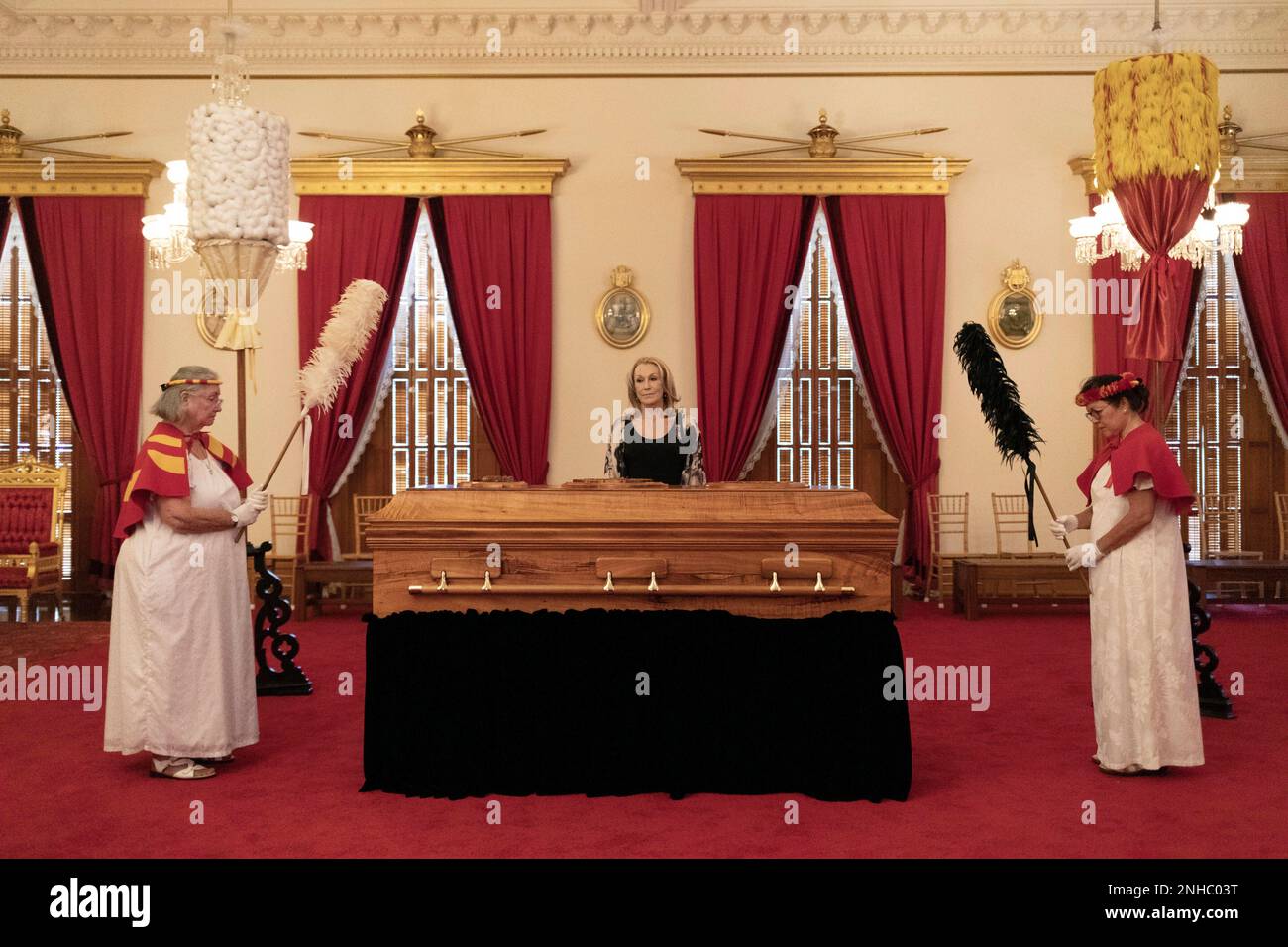 Veronica Gail Kawananakoa, center, wife of Abigail Kinoiki Kekaulike ...