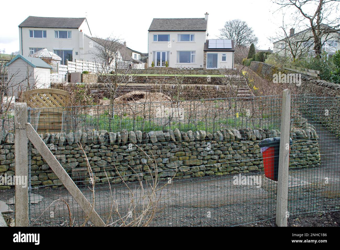 Ginnel to back lane long ptreston hi-res stock photography and images ...
