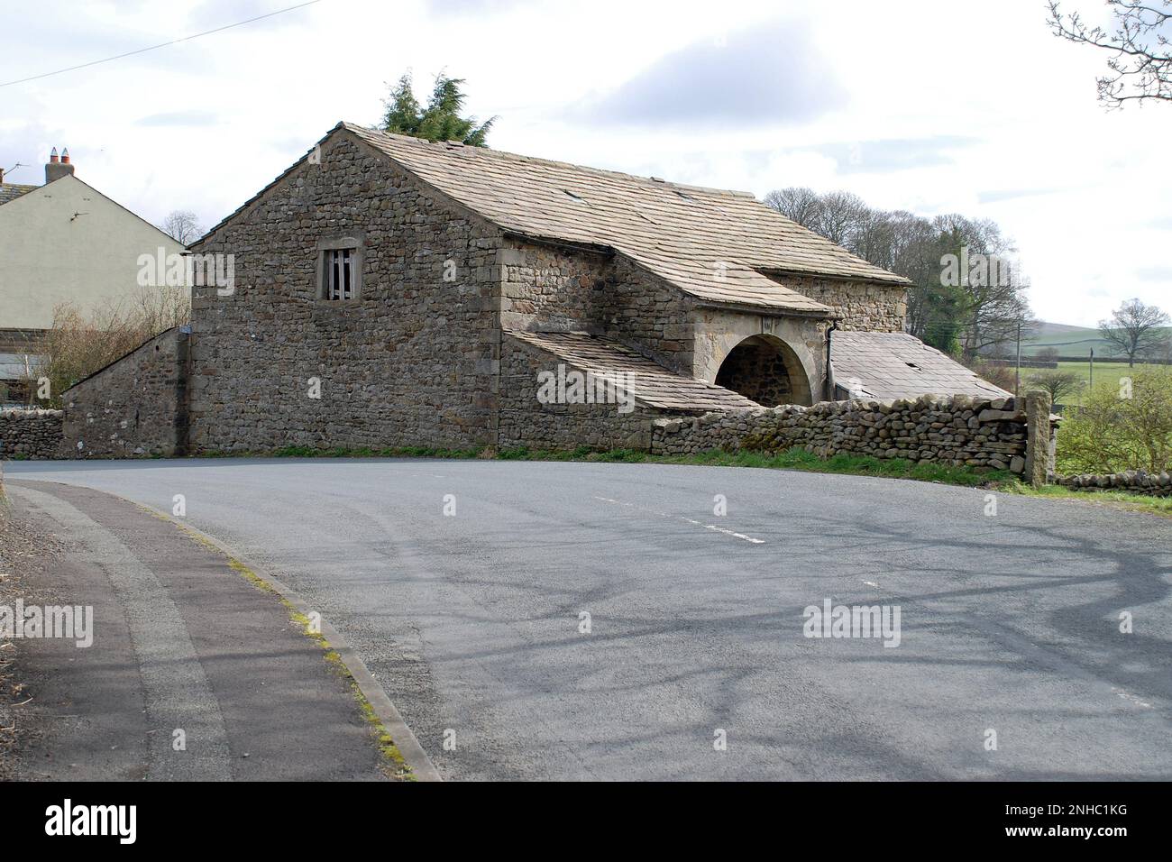 1836 barn long preston large old stone barn station rd hi-res stock ...