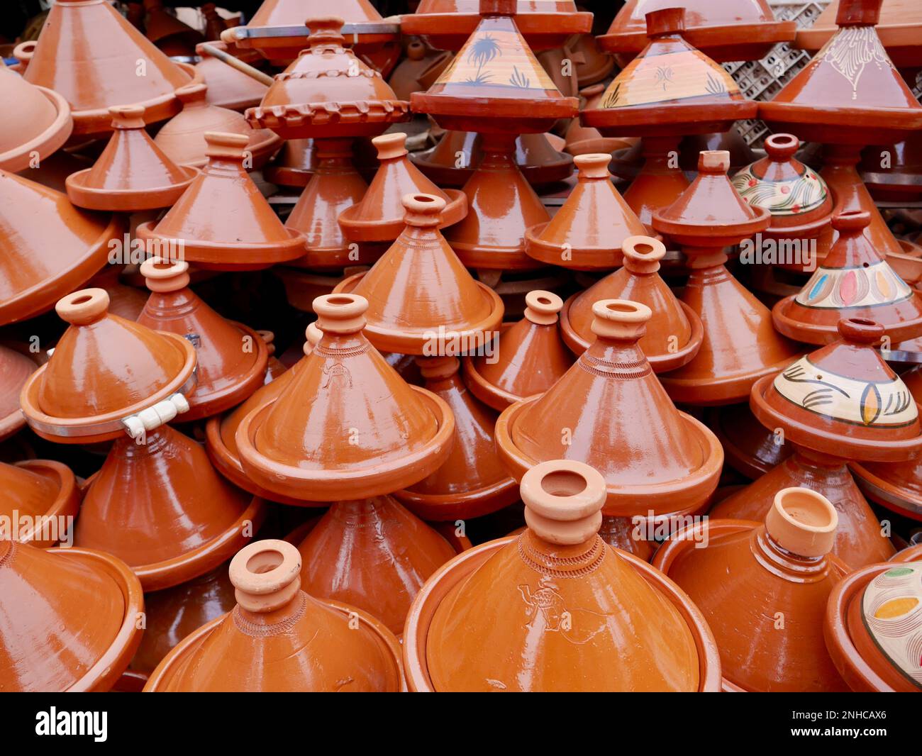 Marrakech morocco souk shop arabic tagine hi-res stock photography and ...