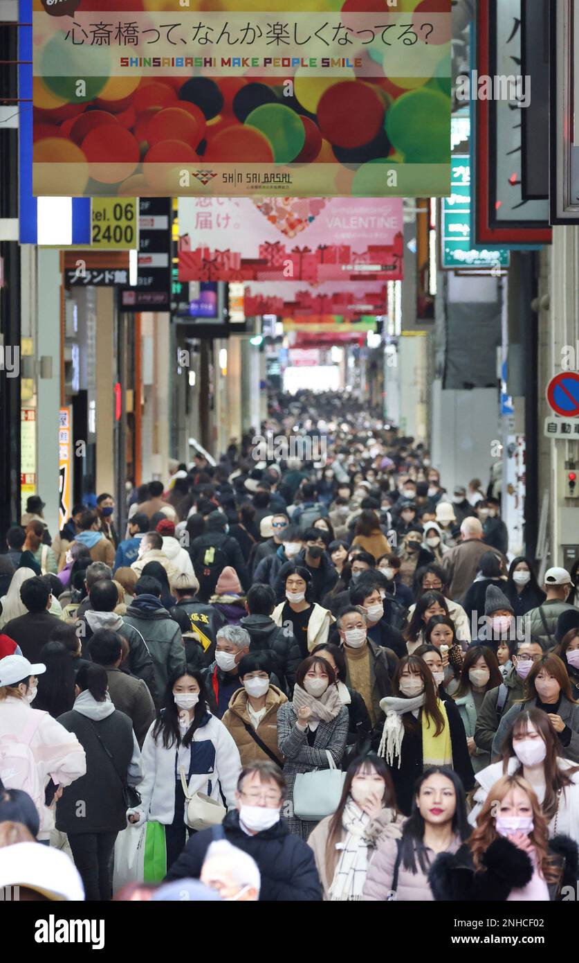 People wearing a face-mask crowd Shinsaibashi-Suji Shopping Street in ...