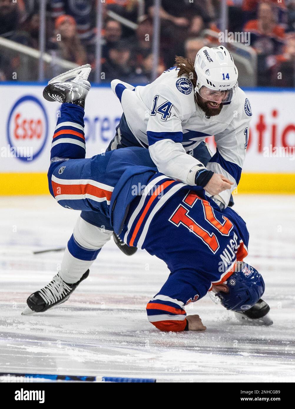 Tampa Bay Lightning left wing Pat Maroon (14) and Edmonton Oilers' Klim ...