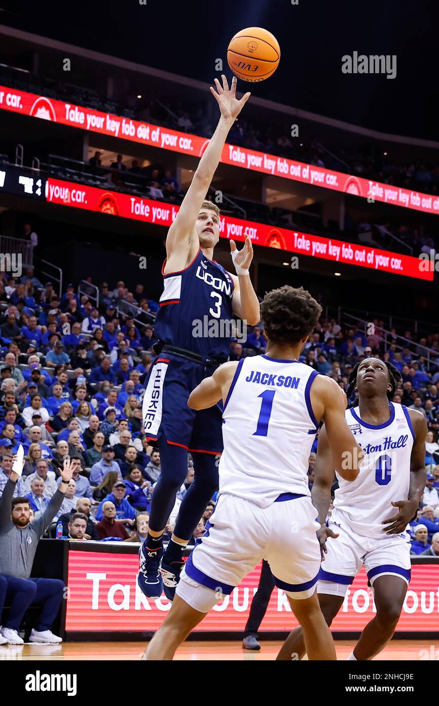 NEWARK, NJ - JANUARY 18: Connecticut Huskies guard Joey Calcaterra (3 ...