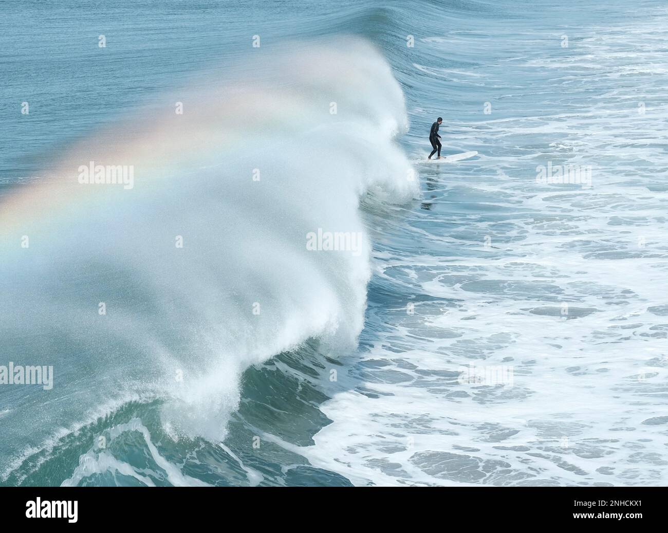 California surfer riding wave hi-res stock photography and images - Alamy