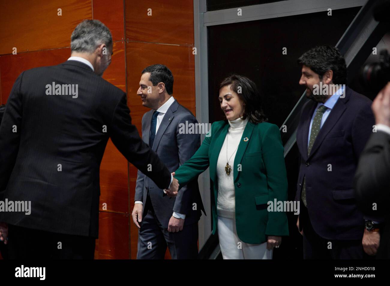 King Felipe VI (1l) greets the president of La Rioja, Concha Andreu (2r ...