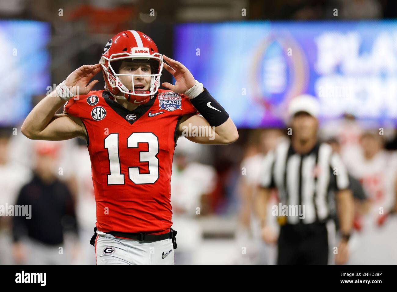 ATLANTA, GA - DECEMBER 31: Georgia Bulldogs quarterback Stetson Bennett ...