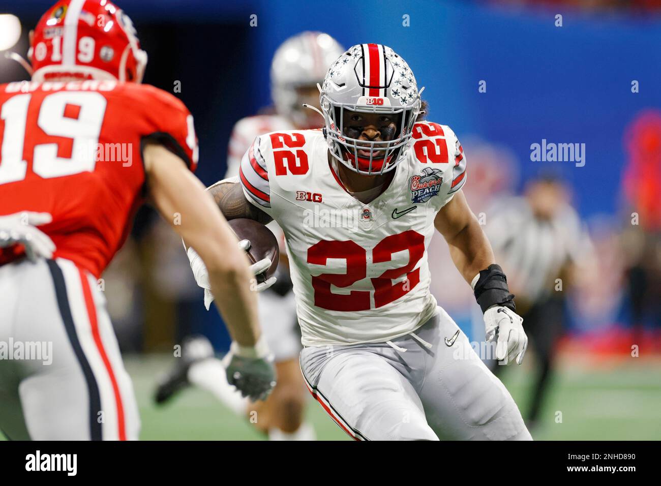 ATLANTA, GA - DECEMBER 31: Ohio State Buckeyes linebacker Steele ...