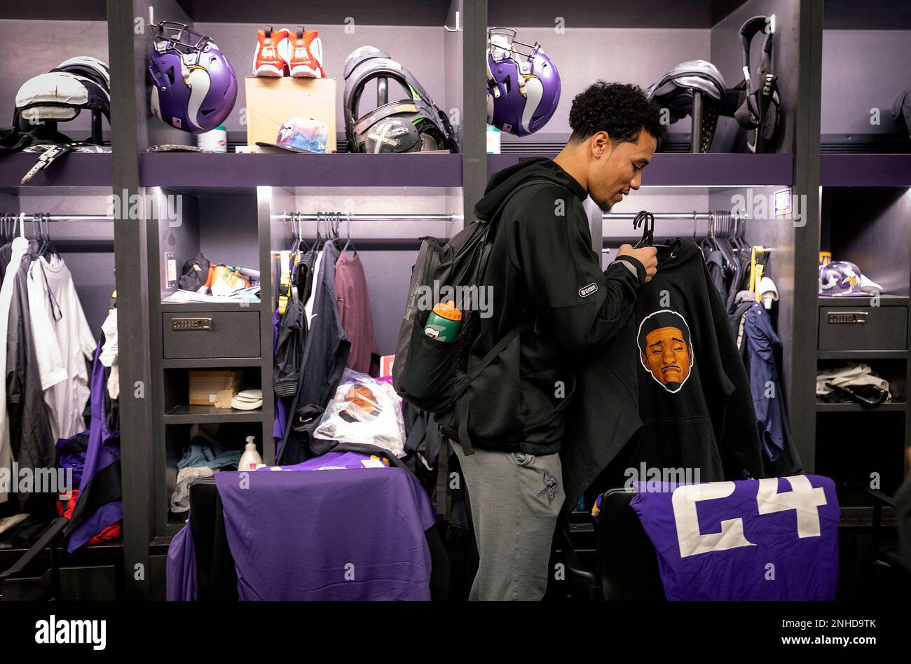 Minnesota Vikings safety Camryn Bynum cleans out his locker in the ...