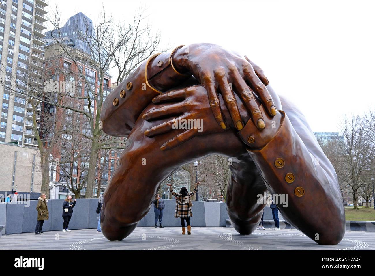 Photo by: GWR/STAR MAX/IPx 2023 1/15/23 The Embrace, a new statue ...