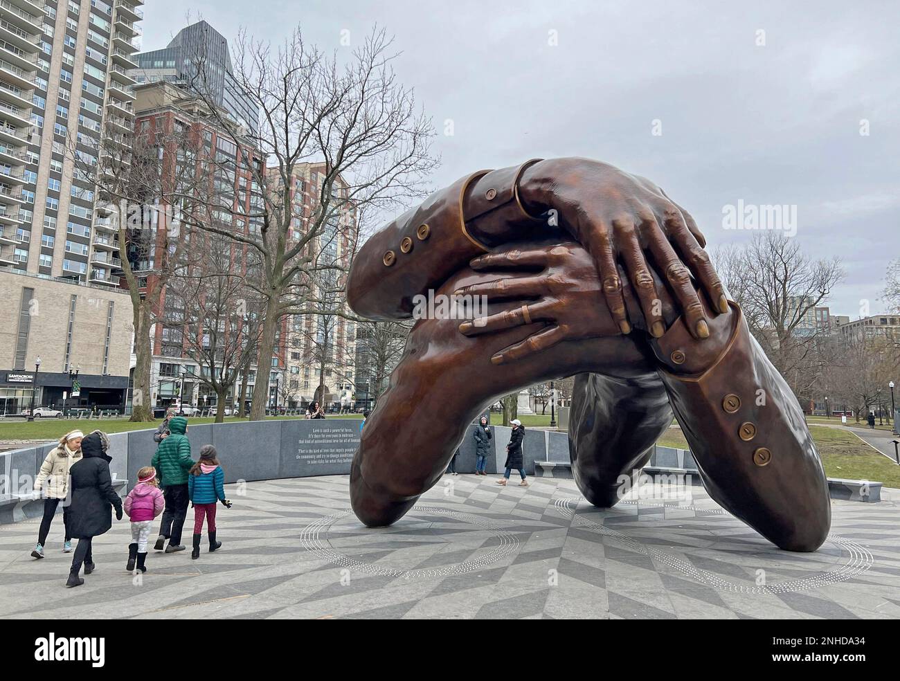 Photo by: GWR/STAR MAX/IPx 2023 1/15/23 The Embrace, a new statue ...