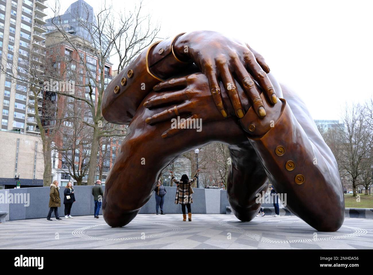 Photo by: GWR/STAR MAX/IPx 2023 1/15/23 The Embrace, a new statue ...