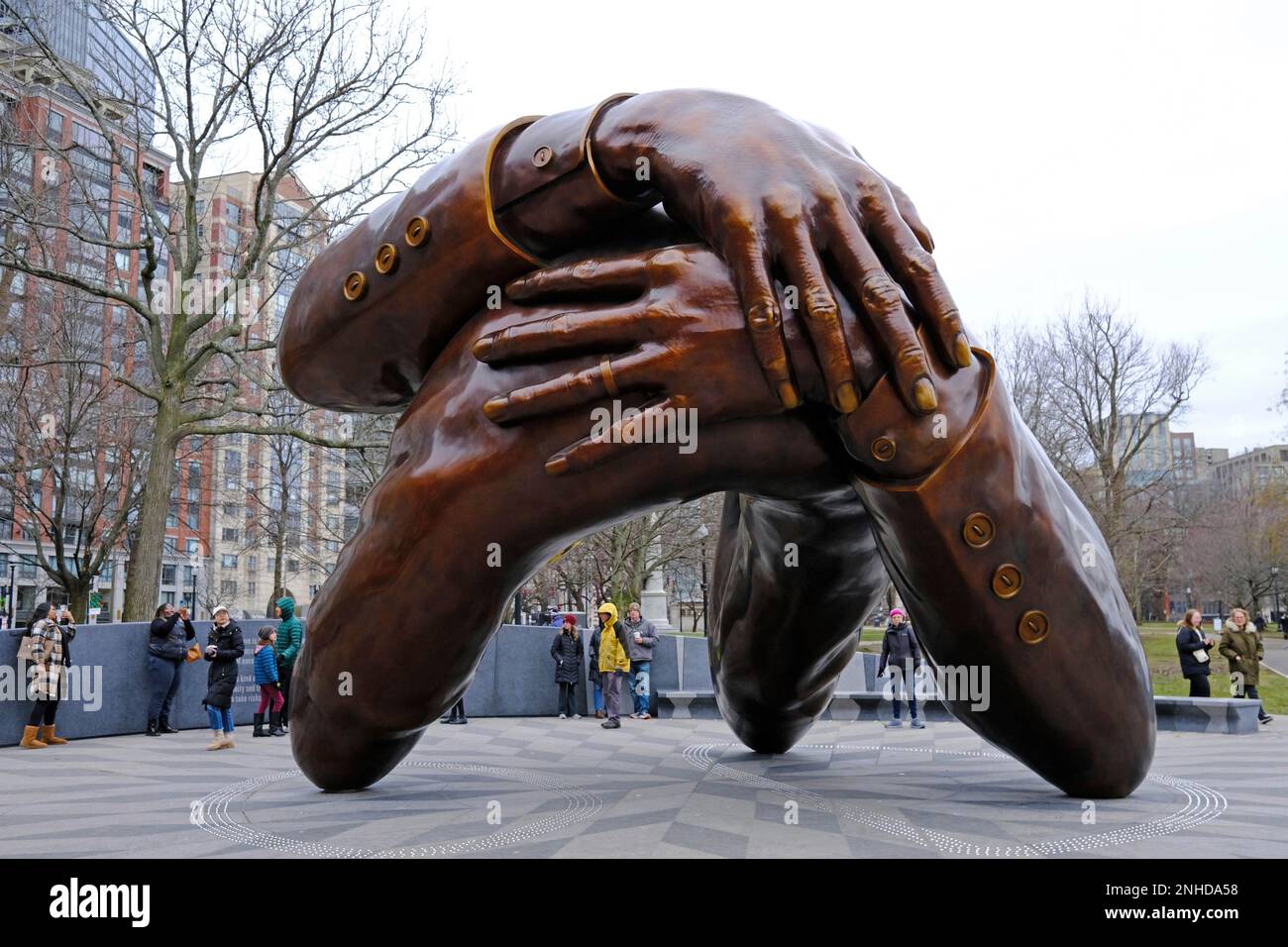 Photo by: GWR/STAR MAX/IPx 2023 1/15/23 The Embrace, a new statue ...