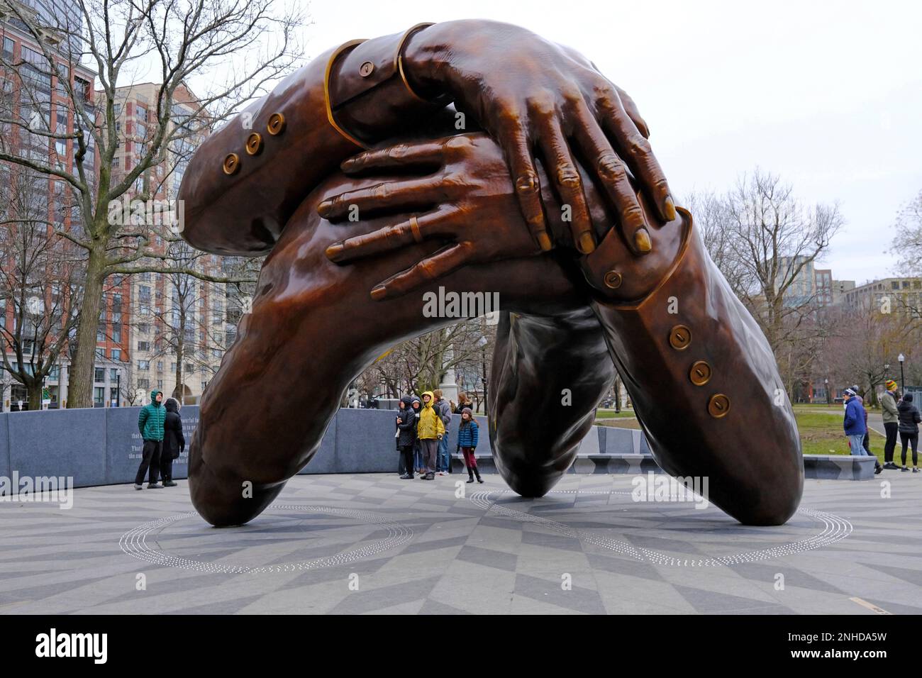 Photo by: GWR/STAR MAX/IPx 2023 1/15/23 The Embrace, a new statue ...