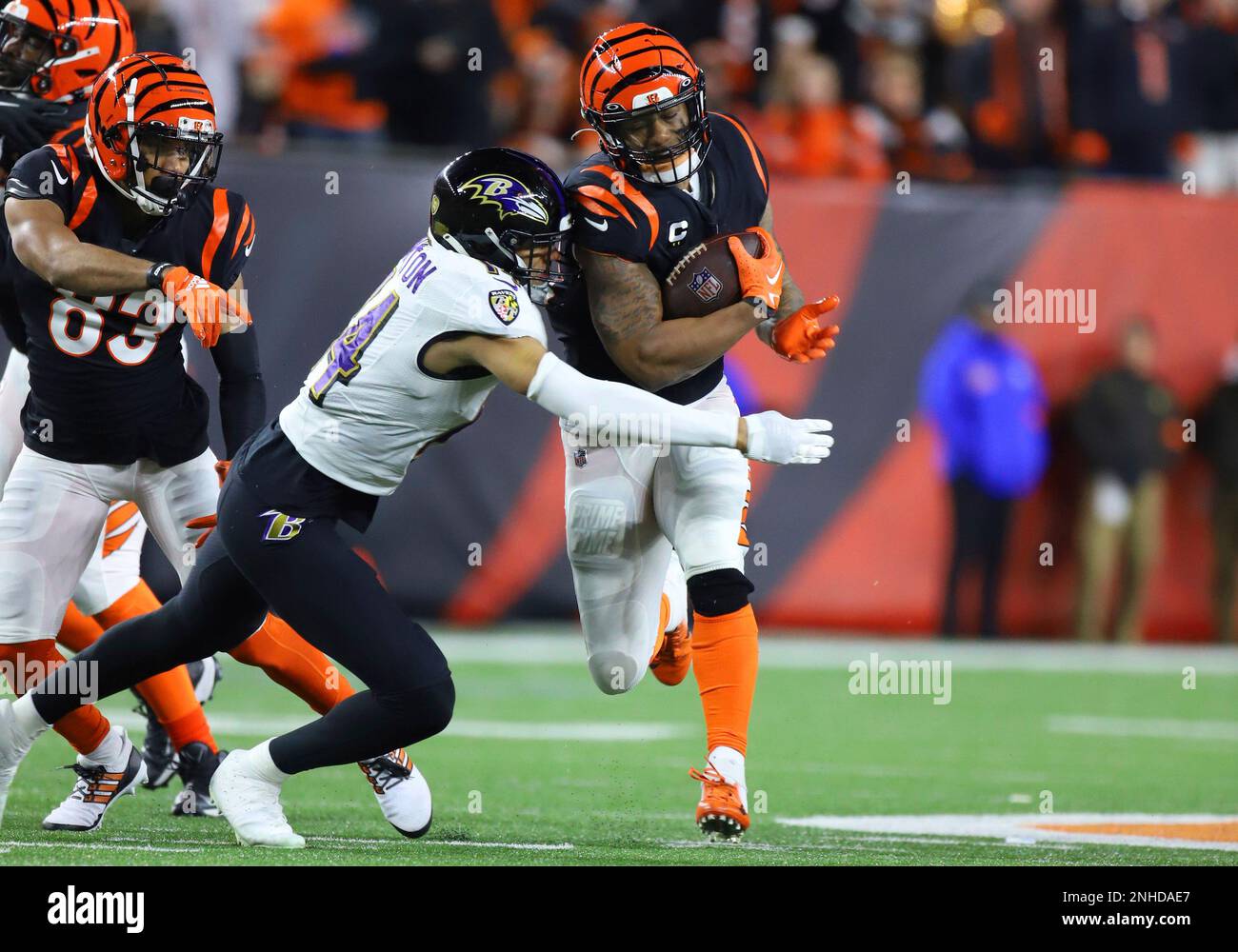CINCINNATI, OH - JANUARY 15: Cincinnati Bengals running back Joe Mixon ...