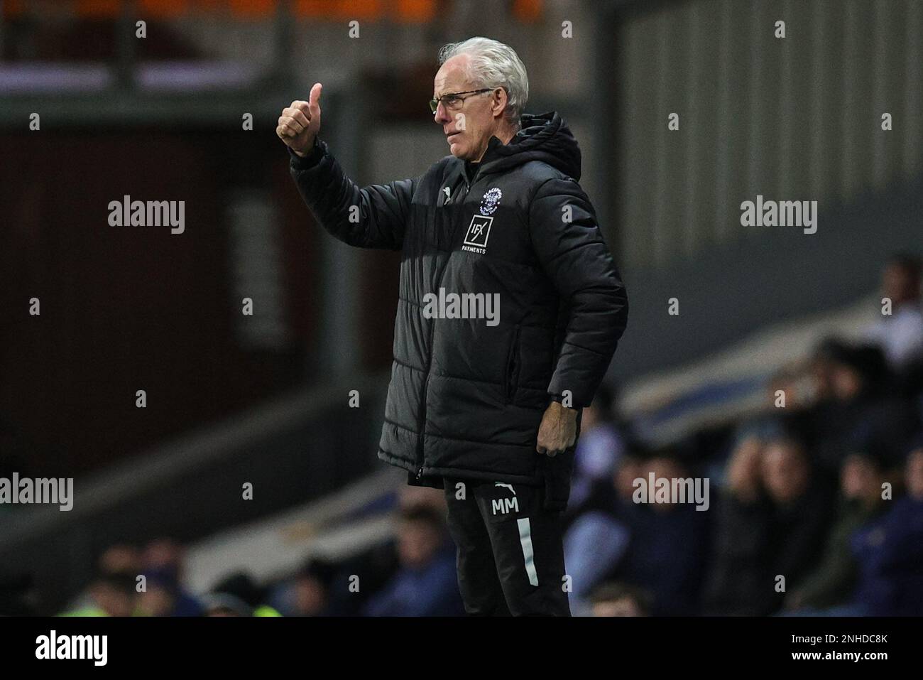 Mick McCarthy manager of Blackpool gives players the thumbs up during ...