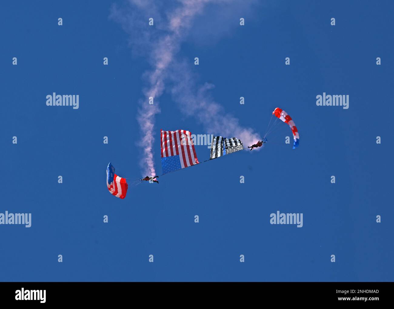 Worlds largest parachute hi-res stock photography and images - Alamy
