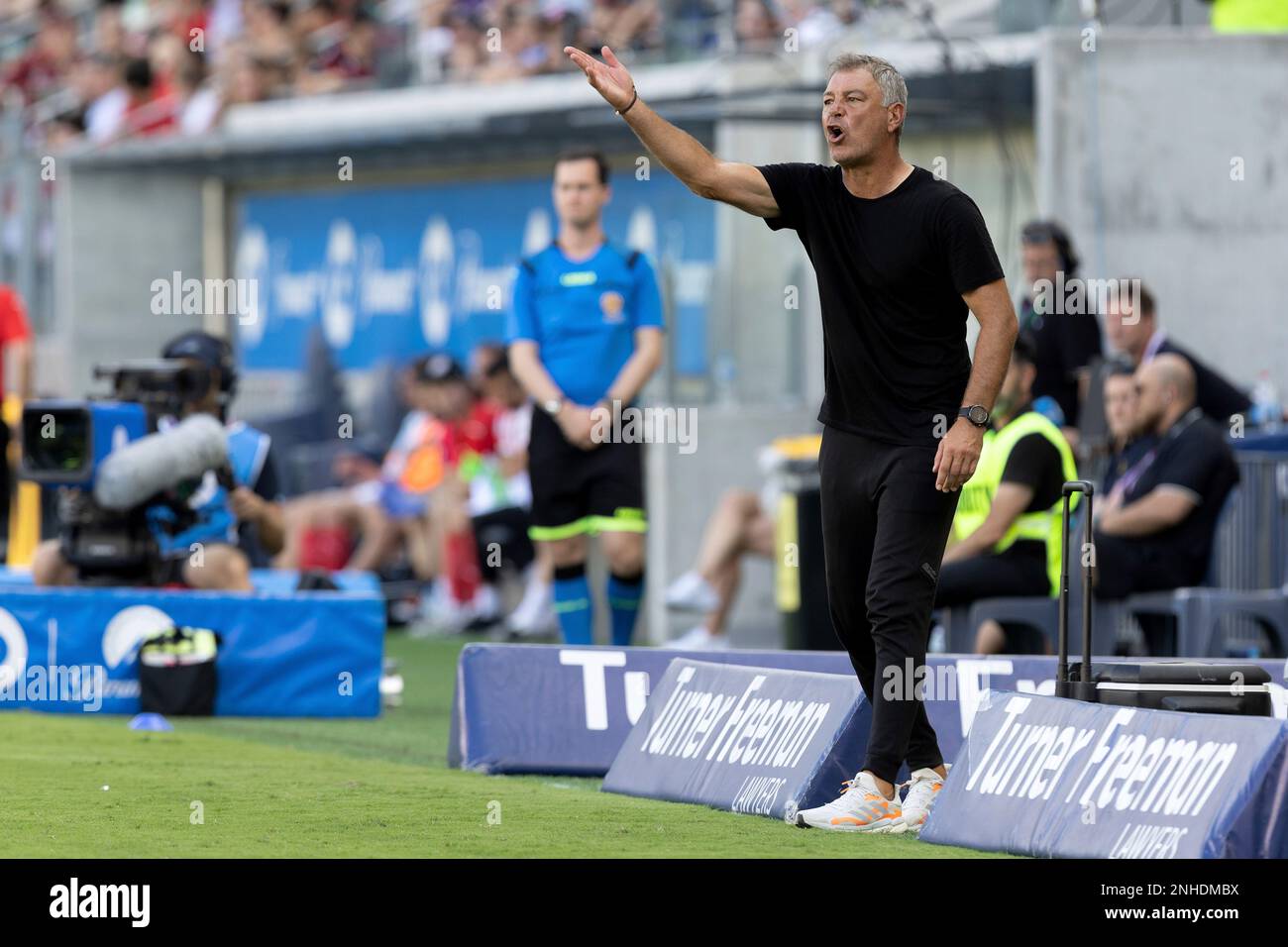 SYDNEY, AUSTRALIA - JANUARY 15: Western Sydney Wanderers coach Marko ...