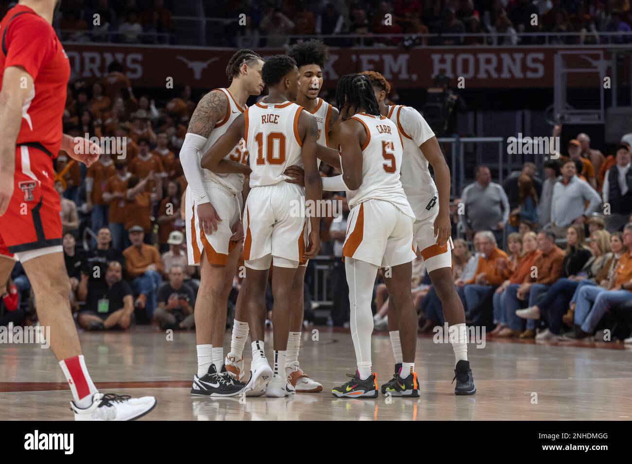 AUSTIN, TX - JANUARY 14: Texas Longhorns players Texas Longhorns guard ...