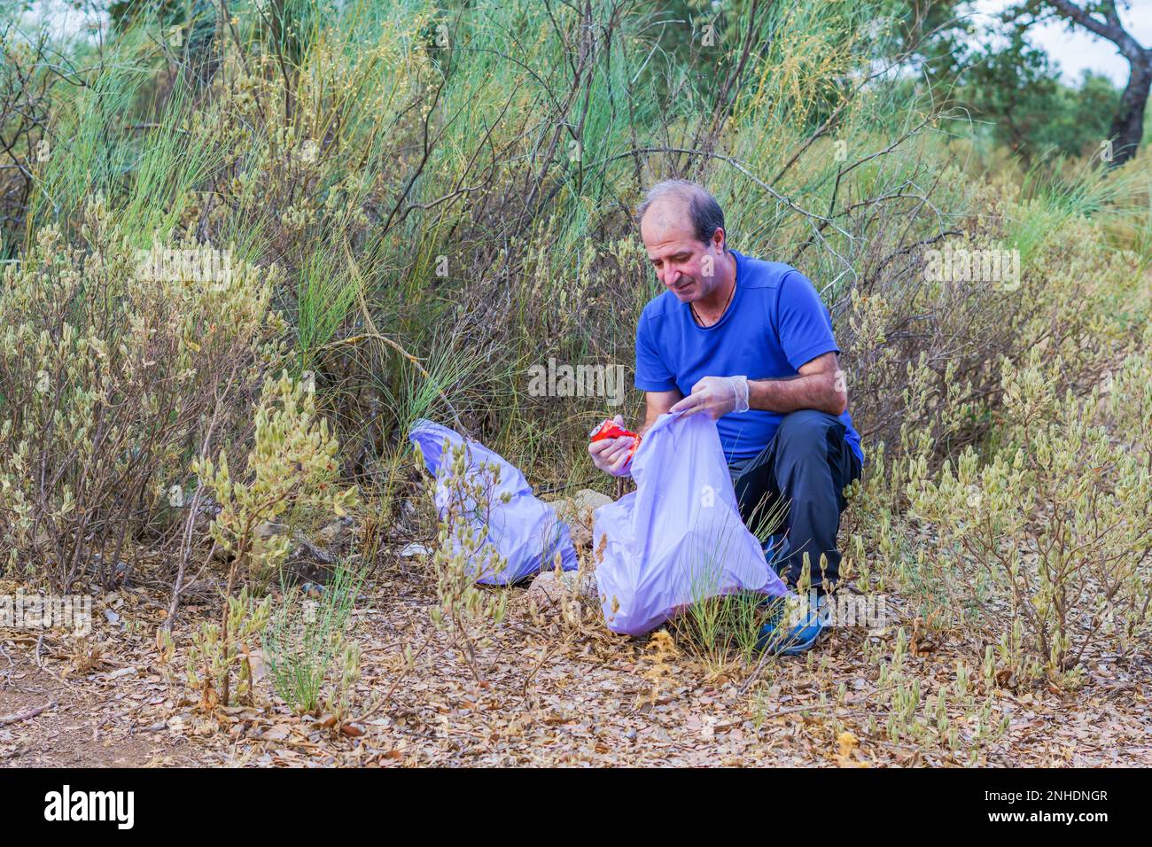Waste picking bag hi-res stock photography and images - Alamy
