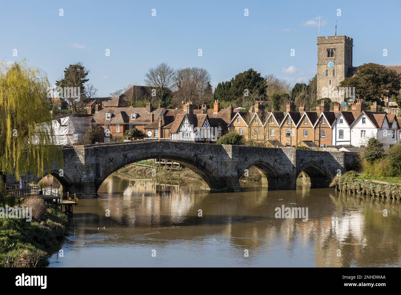AYLESFORD, KENT/UK - MARCH 24 : View of the 14th century bridge and St ...