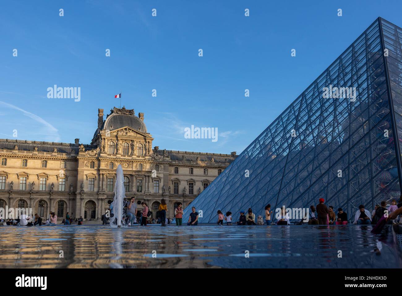 Louver museum paintings hi-res stock photography and images - Alamy