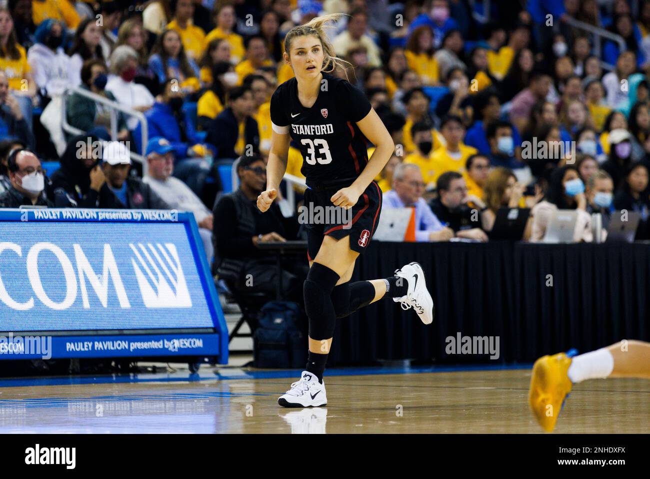 LOS ANGELES, CA - JANUARY 13: Stanford Cardinal guard Hannah Jump (33 ...