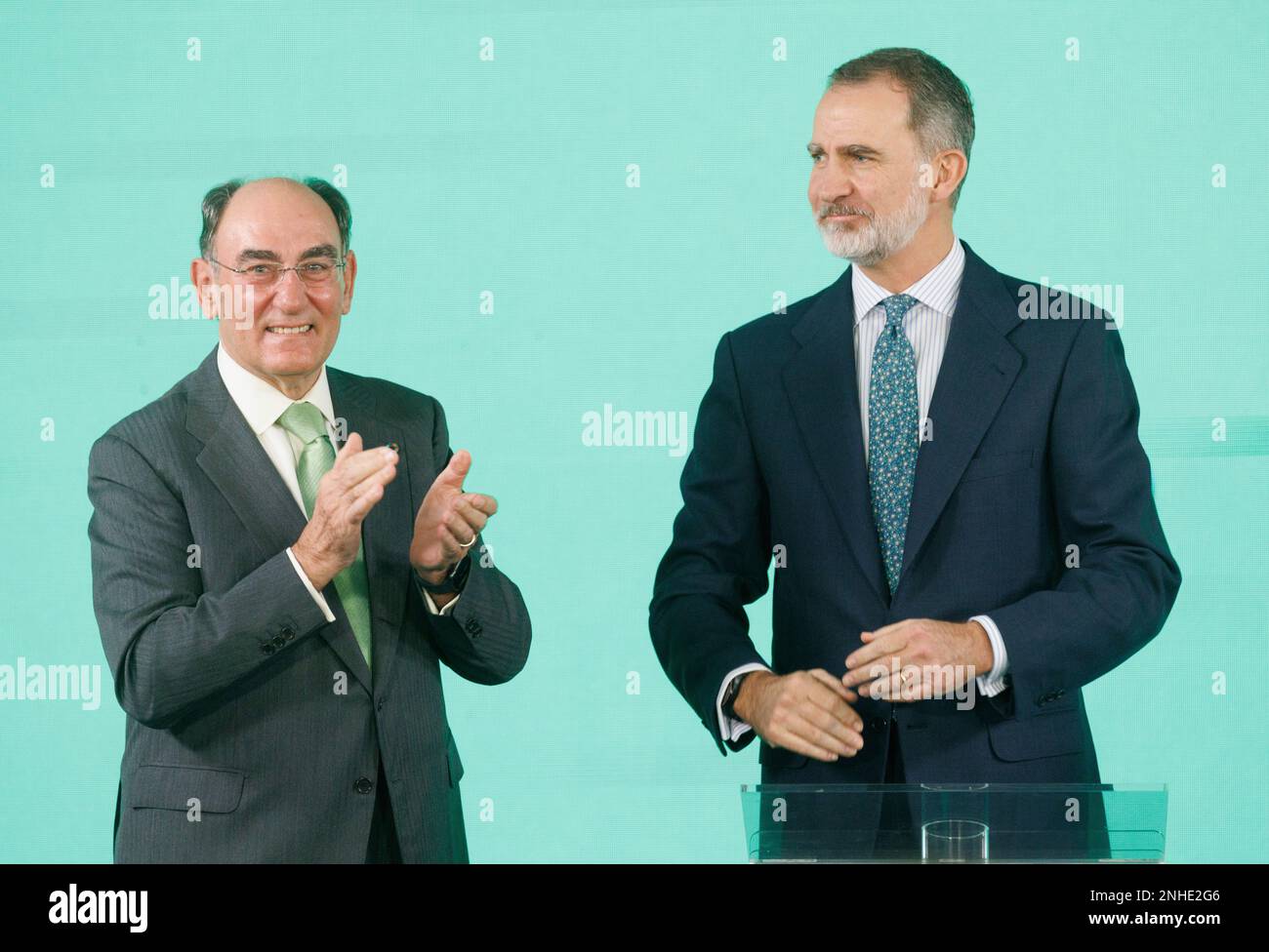 Iberdrola Chairman Ignacio Sánchez Galán (left) and King Felipe VI ...