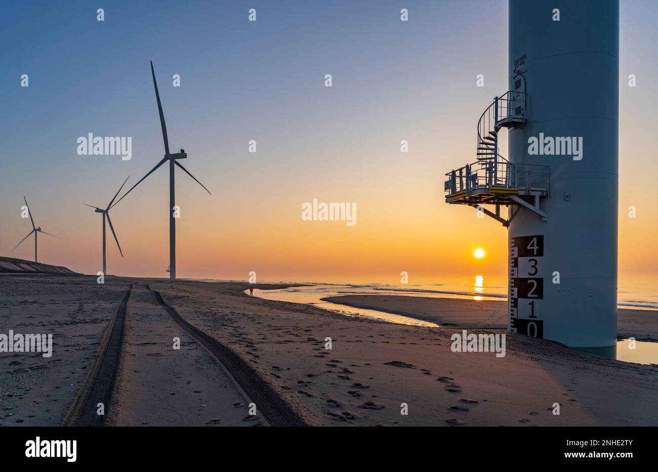 ENECO wind farm on the dyke around the port Maasvlakte 2, 22 wind ...