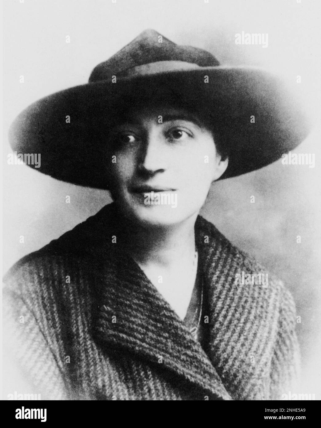 1918 ca. , Paris , France : The french JEANNE DUPOIX , married in 1919 ...