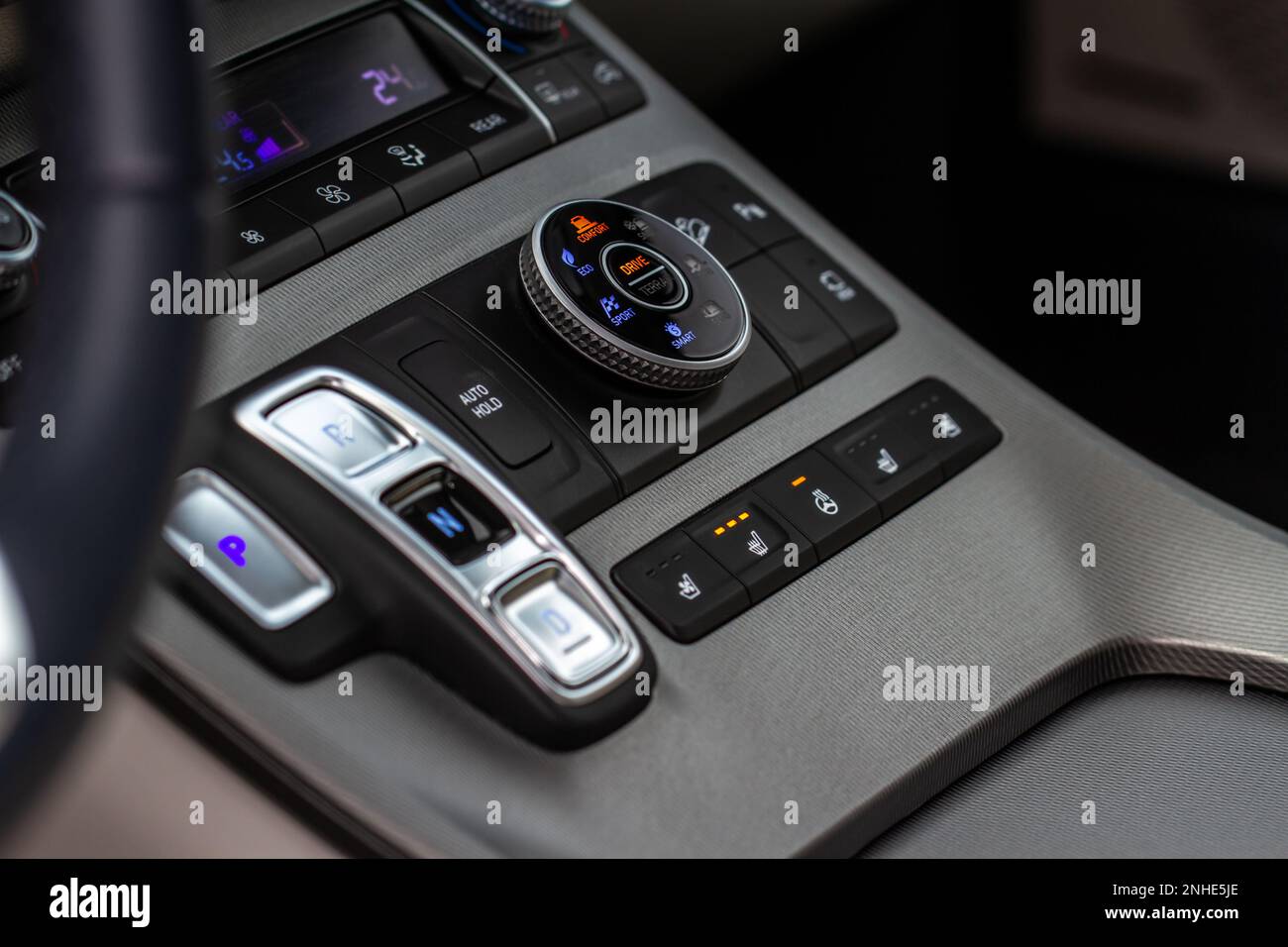 Car driving mode switch. Drive mode selector button Stock Photo - Alamy