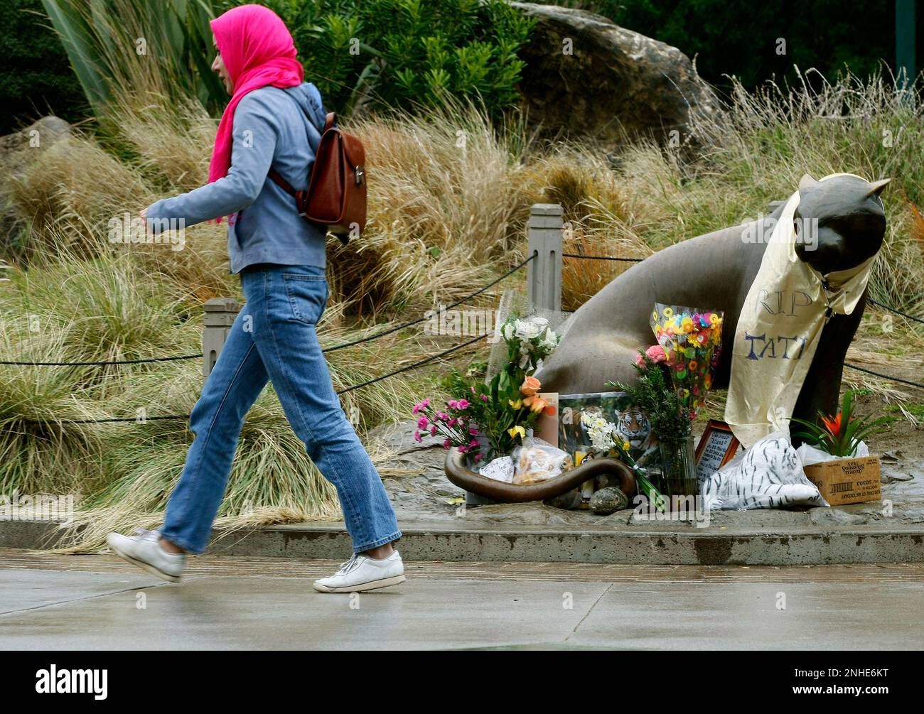 tiger04 285 mac.jpg Laura Wade of Burlingame walks from a memorial to ...