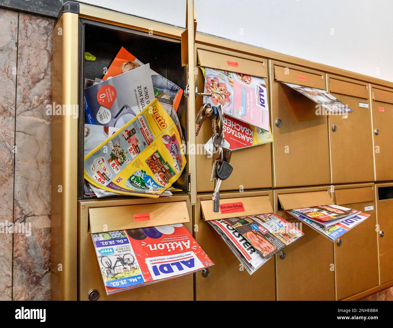 Advertising communication hi-res stock photography and images - Alamy