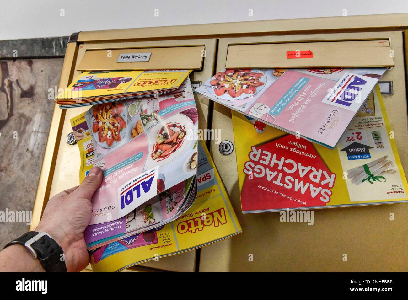 Advertising communication hi-res stock photography and images - Alamy