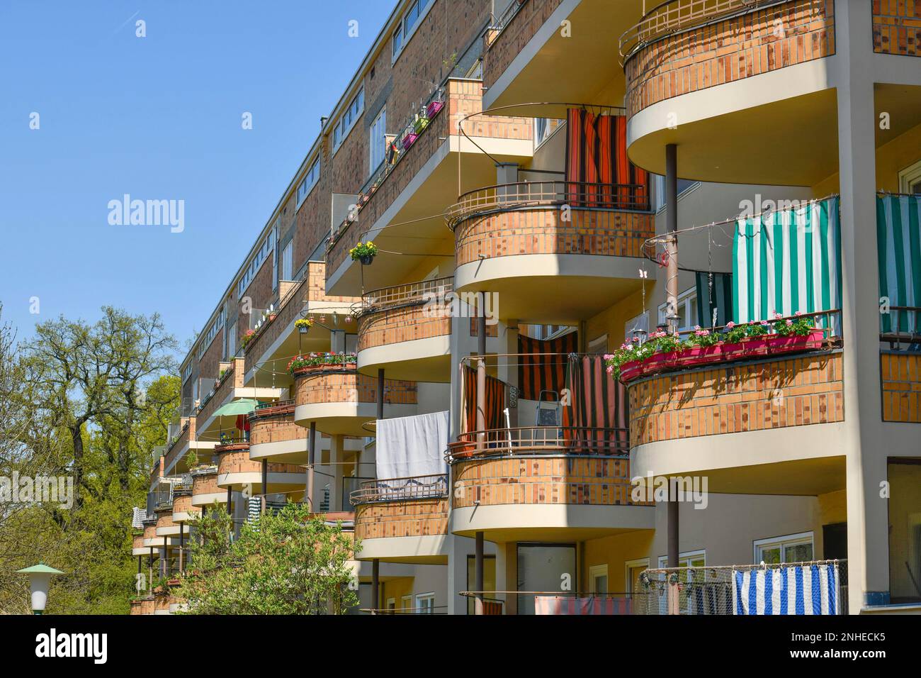 Residential buildings by Hugo Haering, Goebelstrasse, Siemensstadt ...